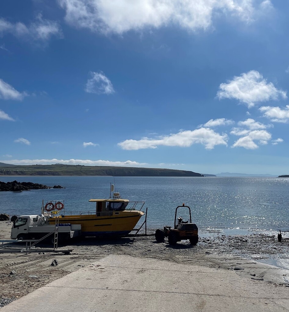 A boat, a SOTA activation and some sight seeing on Bardsey Island ...